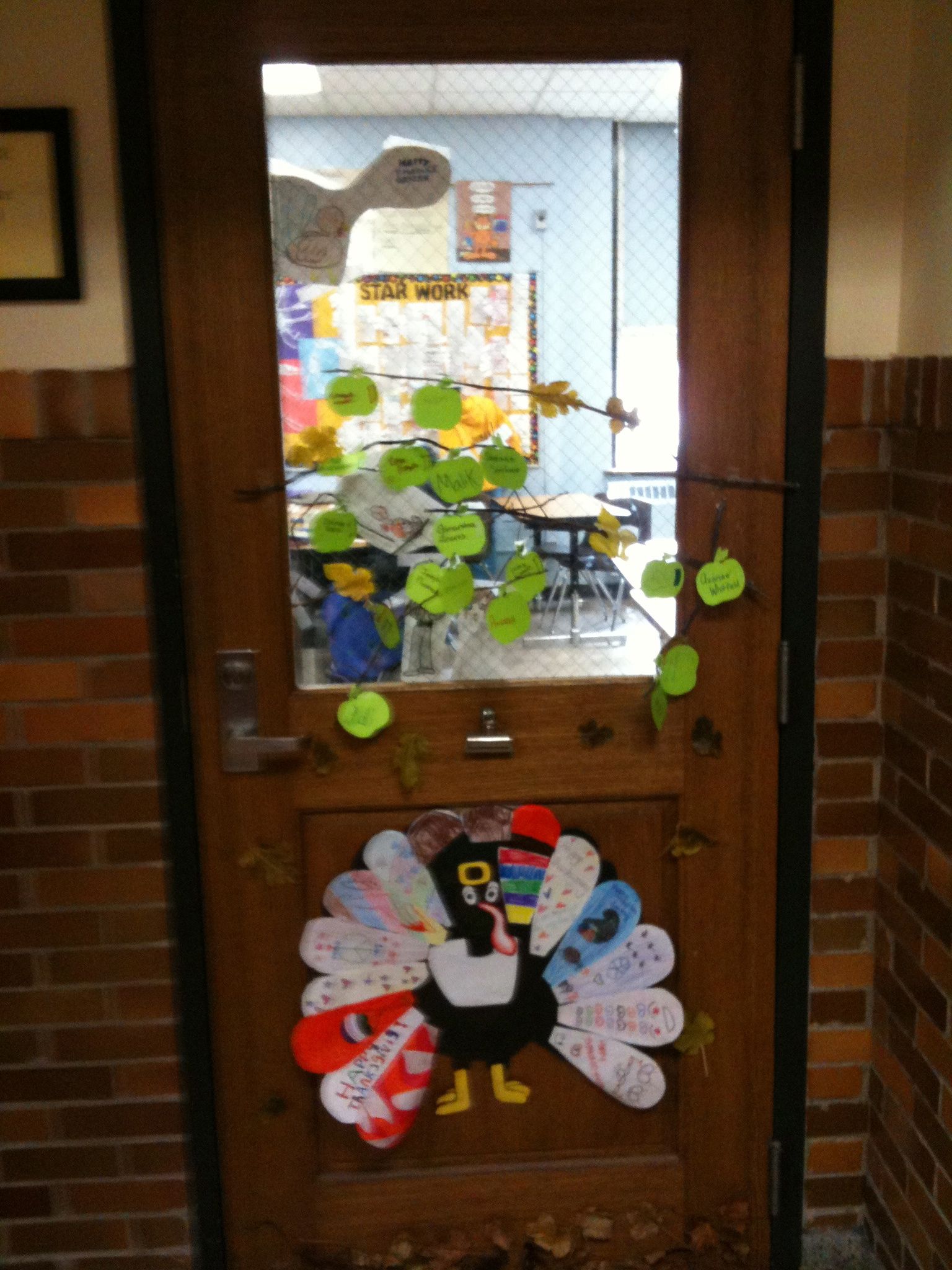Thanksgiving Door Decorating Contest Winners – Woodworth Middle School